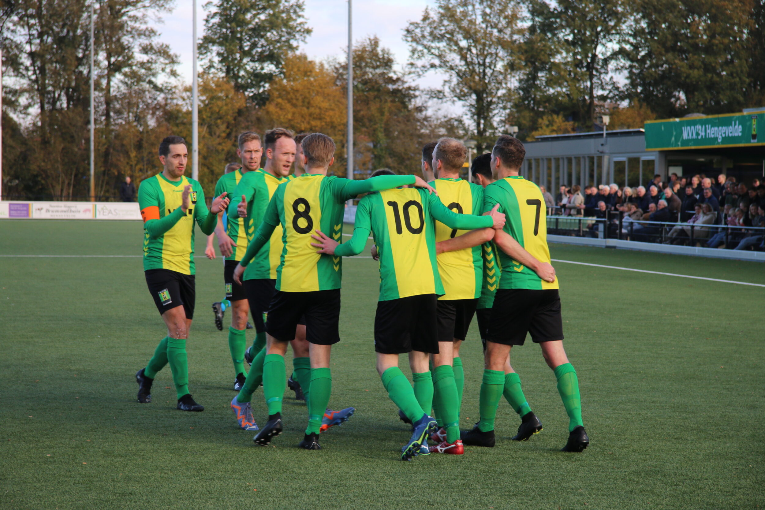 Robin Rikkert grote man bij WVV met vijf keer assist en één goal: 6-0 ...